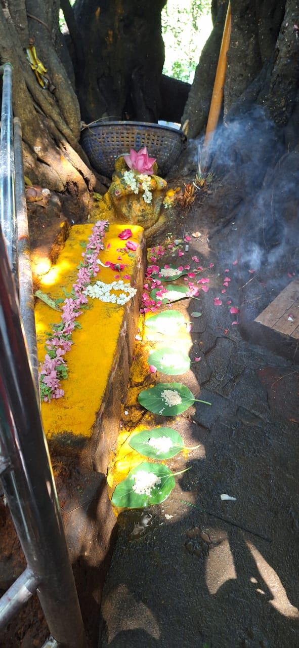 Chinganchira Temple: Idol Under The Tree