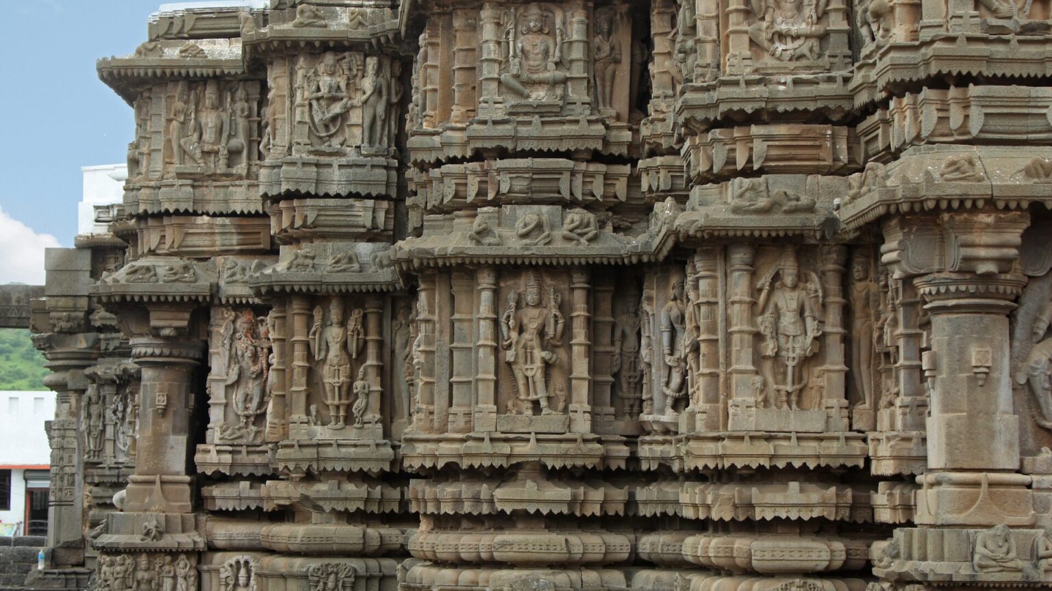 The Jyotirlingas : An introduction to the legends and history of the 12 ...